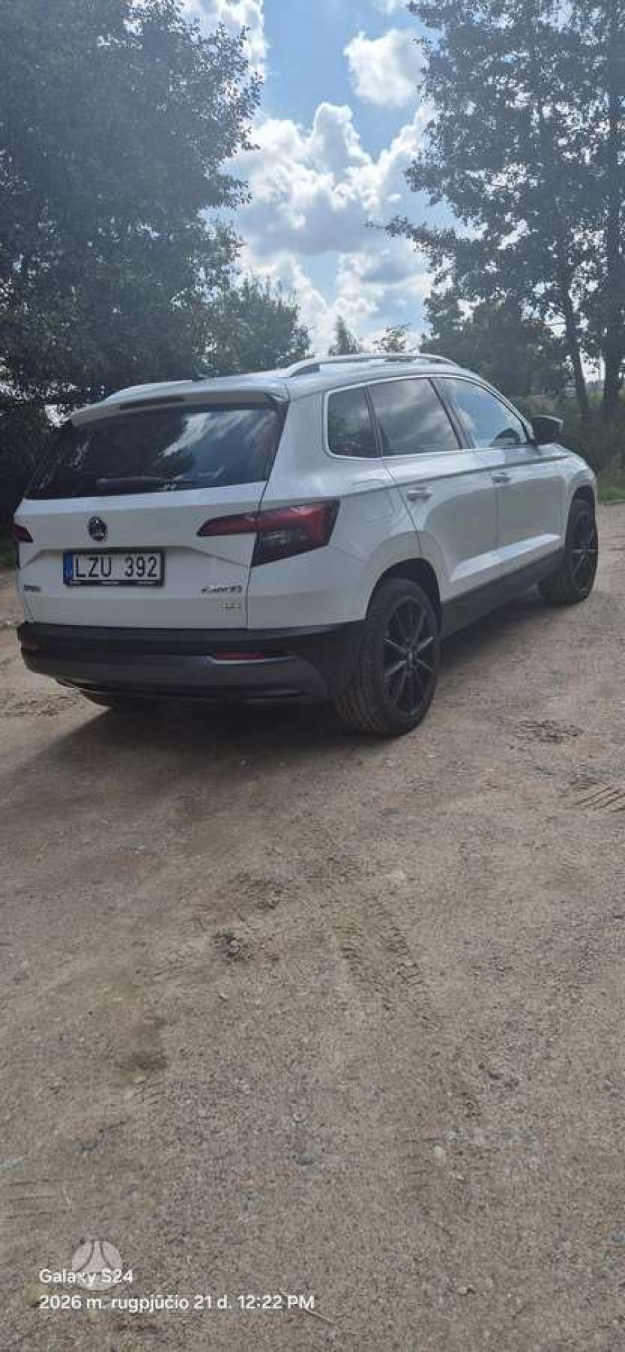 White Skoda Karoq 2017 in Kaisiadorys, with an engine capacity of 1.97 L and mileage of 289 thousand km for 14500 €, photo 5 on AUTOMOTO.COM.LV