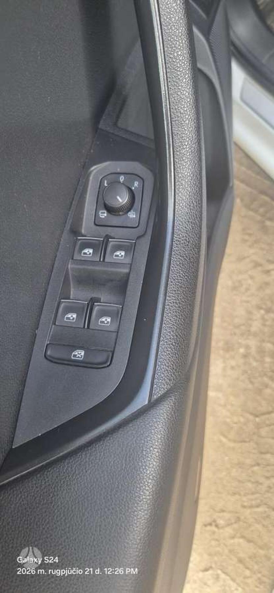 White Skoda Karoq 2017 in Kaisiadorys, with an engine capacity of 1.97 L and mileage of 289 thousand km for 14500 €, photo 9 on AUTOMOTO.COM.LV