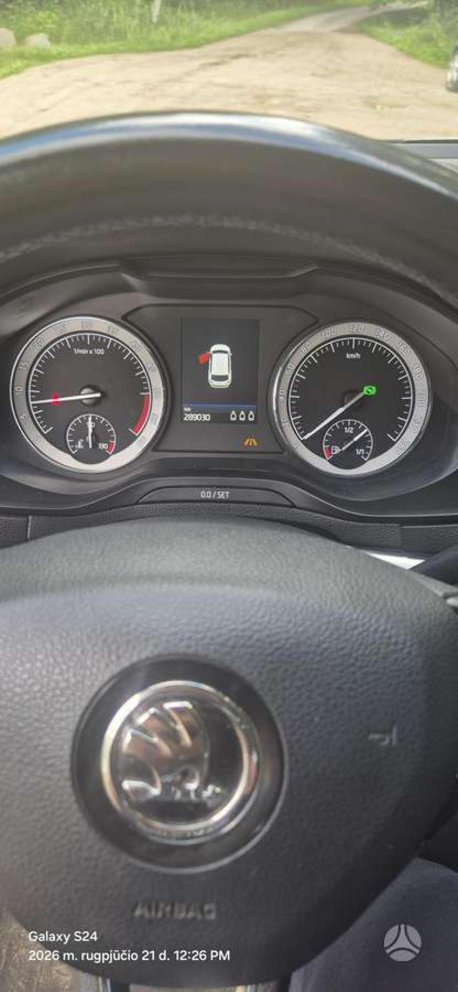 White Skoda Karoq 2017 in Kaisiadorys, with an engine capacity of 1.97 L and mileage of 289 thousand km for 14500 €, photo 10 on AUTOMOTO.COM.LV