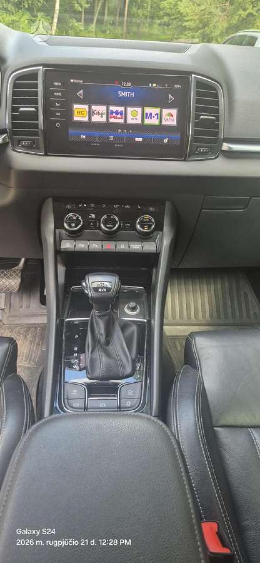 White Skoda Karoq 2017 in Kaisiadorys, with an engine capacity of 1.97 L and mileage of 289 thousand km for 14500 €, photo 12 on AUTOMOTO.COM.LV
