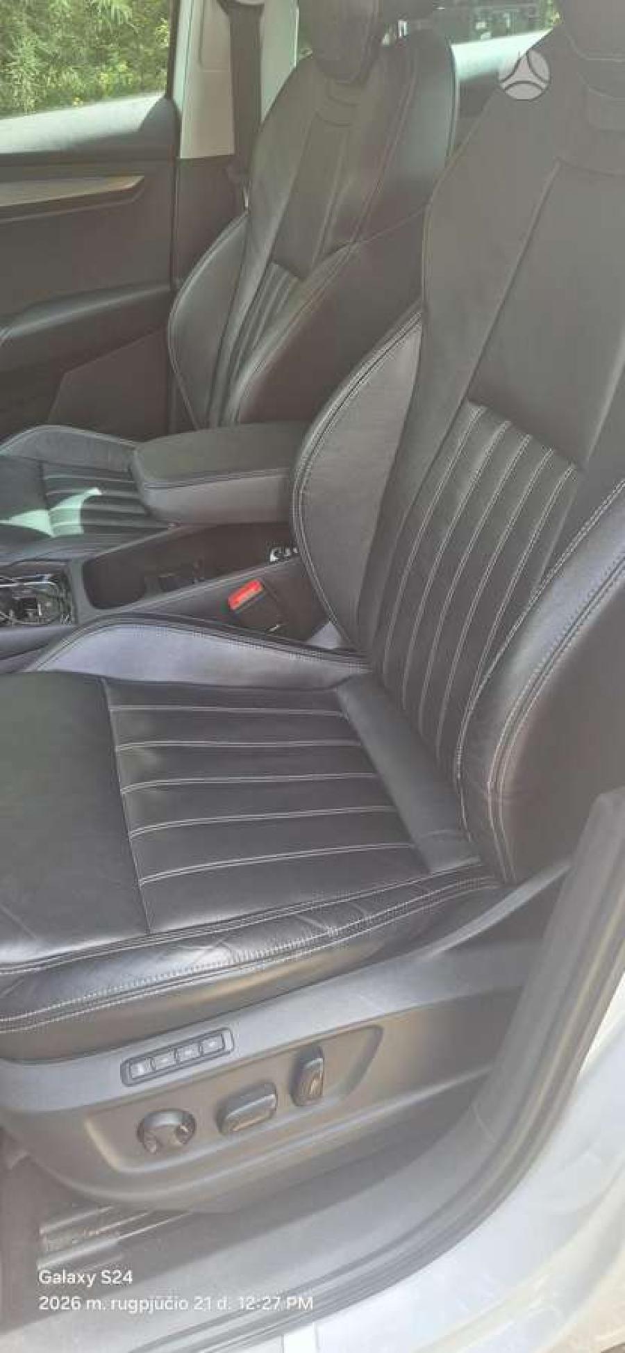 White Skoda Karoq 2017 in Kaisiadorys, with an engine capacity of 1.97 L and mileage of 289 thousand km for 14500 €, photo 13 on AUTOMOTO.COM.LV