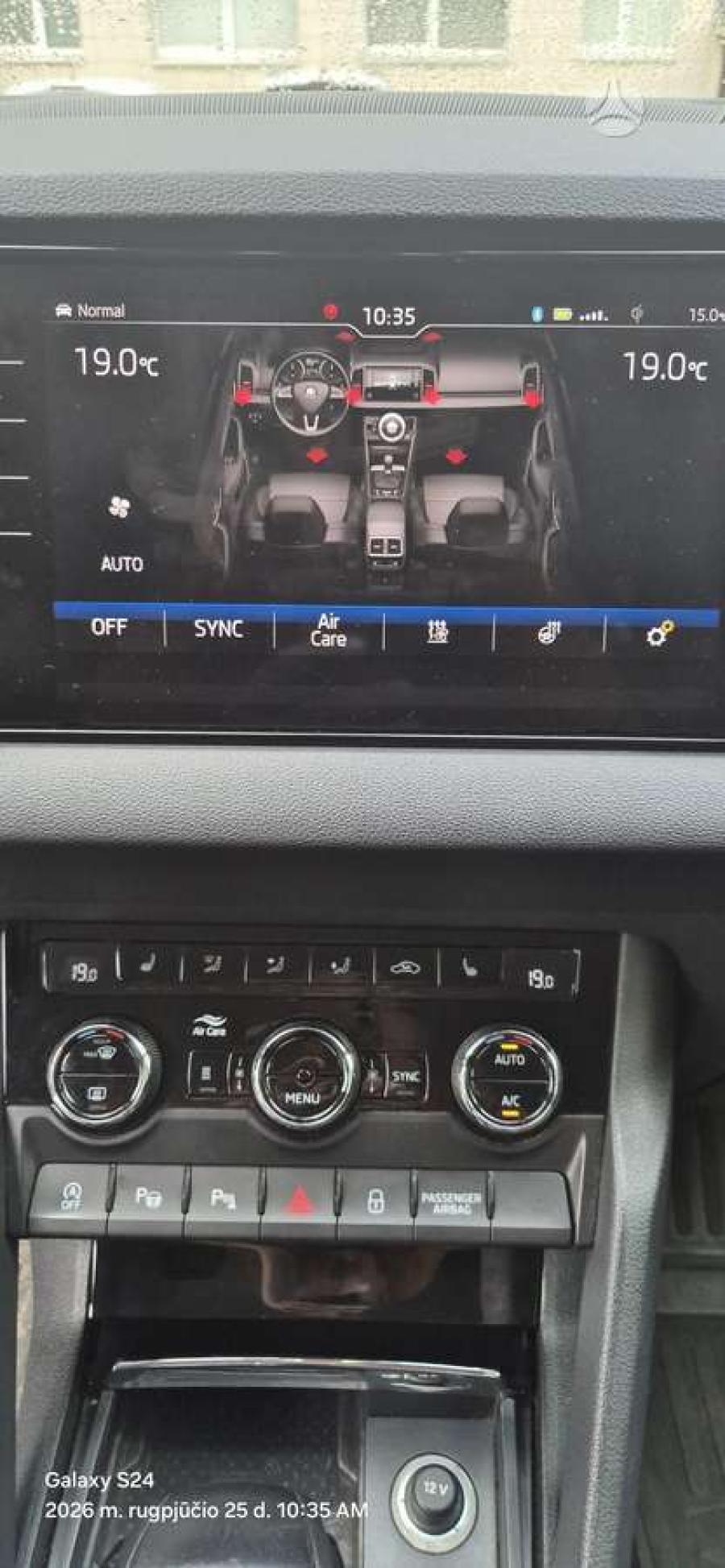 White Skoda Karoq 2017 in Kaisiadorys, with an engine capacity of 1.97 L and mileage of 289 thousand km for 14500 €, photo 17 on AUTOMOTO.COM.LV