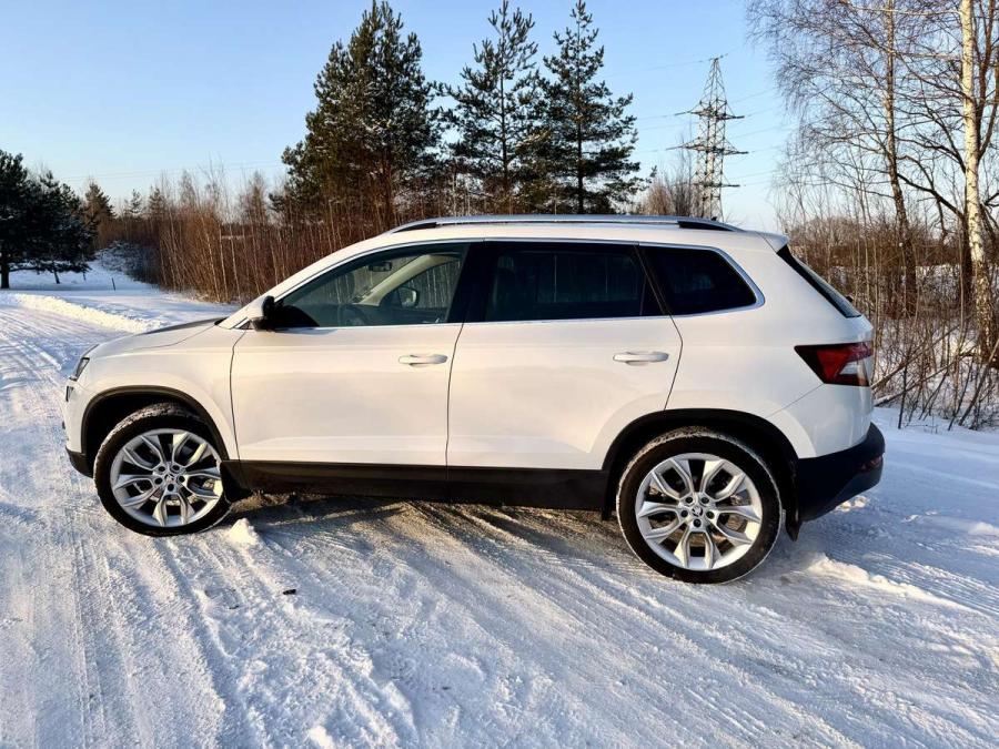 White Skoda Karoq 2018 in Kaunas, with an engine capacity of 1.97 L and mileage of 180 thousand km for 18999 €, photo 2 on AUTOMOTO.COM.LV