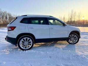 White Skoda Karoq 2018 in Kaunas, with an engine capacity of 1.97 L and mileage of 180 thousand km for 18999 €, photo 6 on AUTOMOTO.COM.LV