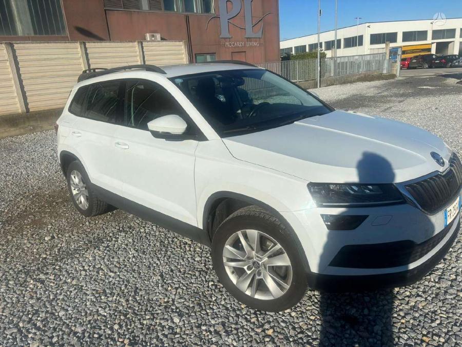 White Skoda Karoq 2018 in Siauliai, with an engine capacity of 1.97 L and mileage of 175 thousand km for 13800 €, photo 1 on AUTOMOTO.COM.LV
