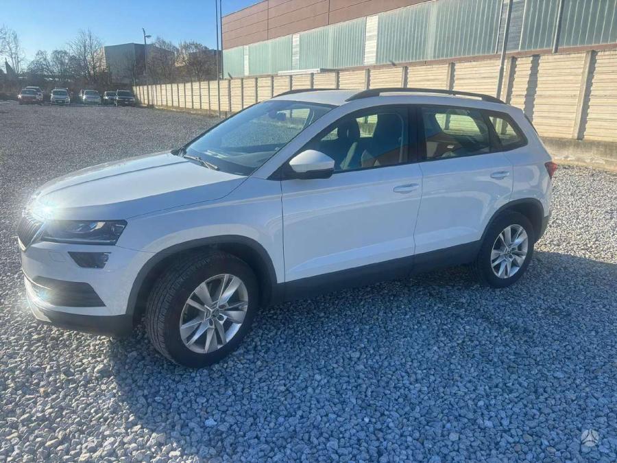 White Skoda Karoq 2018 in Siauliai, with an engine capacity of 1.97 L and mileage of 175 thousand km for 13800 €, photo 3 on AUTOMOTO.COM.LV