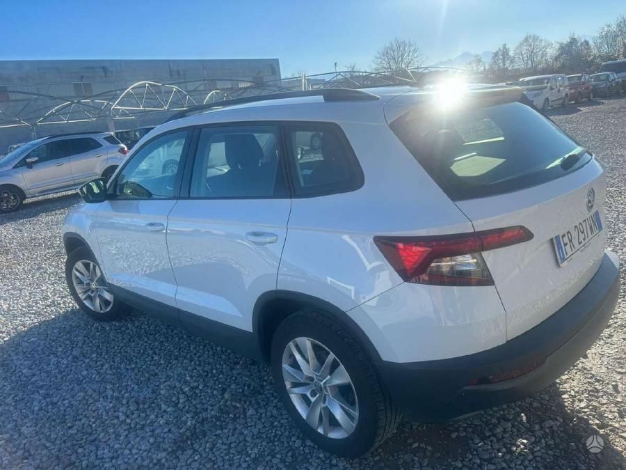 White Skoda Karoq 2018 in Siauliai, with an engine capacity of 1.97 L and mileage of 175 thousand km for 13800 €, photo 4 on AUTOMOTO.COM.LV