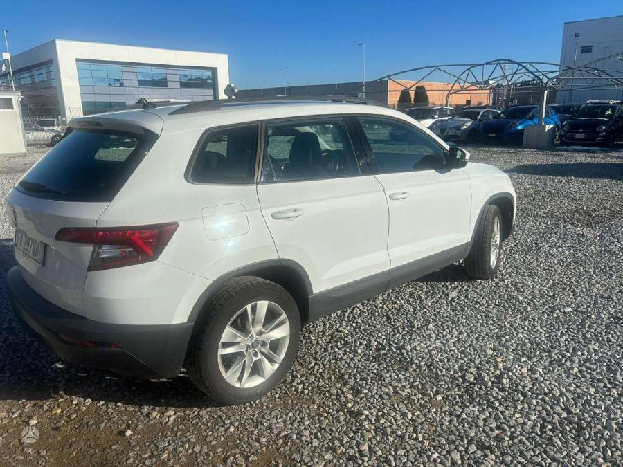 White Skoda Karoq 2018 in Siauliai, with an engine capacity of 1.97 L and mileage of 175 thousand km for 13800 €, photo 6 on AUTOMOTO.COM.LV