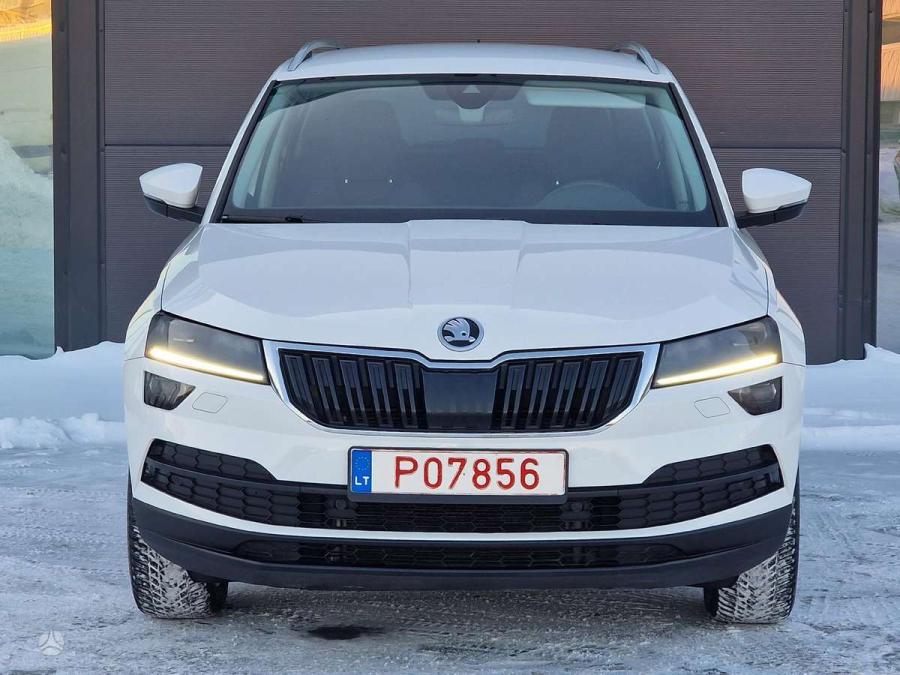 White Skoda Karoq 2018 in Jonava, with an engine capacity of 2.00 L and mileage of 221 thousand km for 16600 €, photo 2 on AUTOMOTO.COM.LV