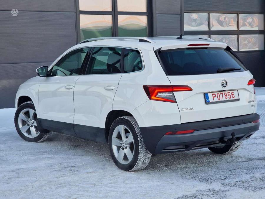 White Skoda Karoq 2018 in Jonava, with an engine capacity of 2.00 L and mileage of 221 thousand km for 16600 €, photo 8 on AUTOMOTO.COM.LV