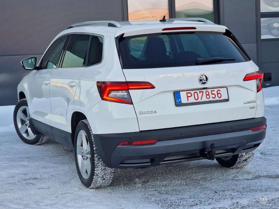 White Skoda Karoq 2018 in Jonava, with an engine capacity of 2.00 L and mileage of 221 thousand km for 16600 €, photo 9 on AUTOMOTO.COM.LV