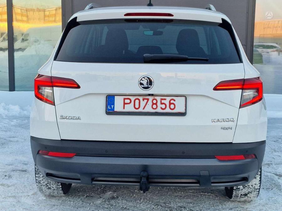 White Skoda Karoq 2018 in Jonava, with an engine capacity of 2.00 L and mileage of 221 thousand km for 16600 €, photo 10 on AUTOMOTO.COM.LV