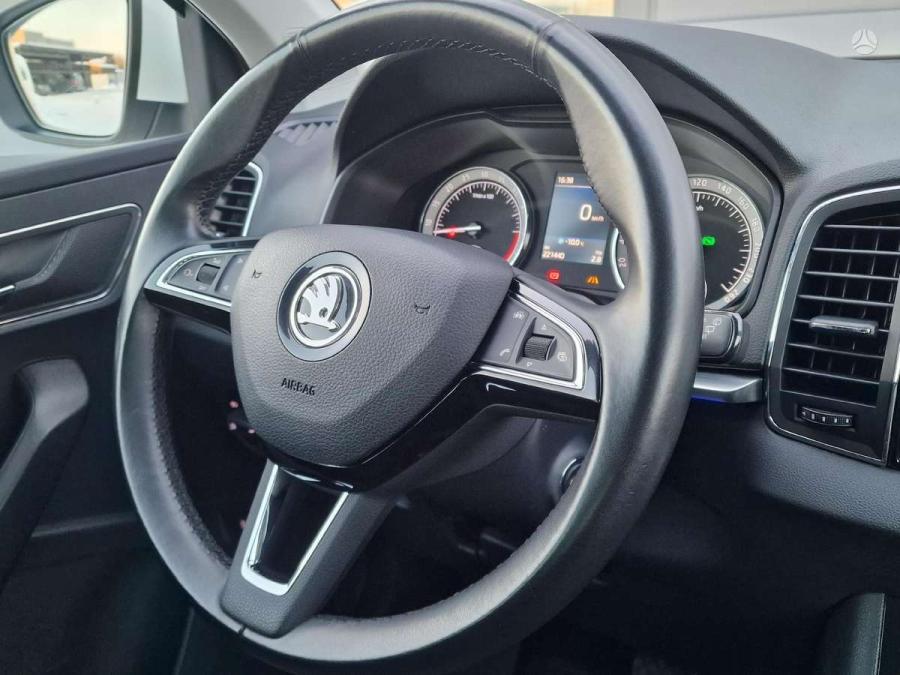 White Skoda Karoq 2018 in Jonava, with an engine capacity of 2.00 L and mileage of 221 thousand km for 16600 €, photo 28 on AUTOMOTO.COM.LV