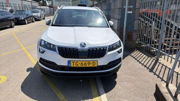Balts Skoda Karoq 2018 Raseiniai, ar dzinēja tilpumu 1.60 L un nobraukumu 135 tūkst. km par 13700 €, foto 1 vietnē AUTOMOTO.COM.LV