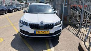 White Skoda Karoq 2018 in Raseiniai, with an engine capacity of 1.60 L and mileage of 135 thousand km for 13700 €, photo  on AUTOMOTO.COM.LV