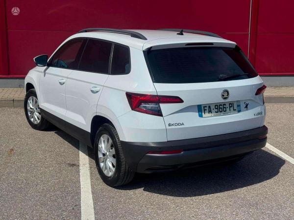 White Skoda Karoq 2018 in Kaunas, with an engine capacity of 1.60 L and mileage of 240 thousand km for 11300 €, photo 4 on AUTOMOTO.COM.LV