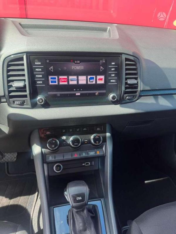 White Skoda Karoq 2018 in Kaunas, with an engine capacity of 1.60 L and mileage of 240 thousand km for 11300 €, photo 6 on AUTOMOTO.COM.LV