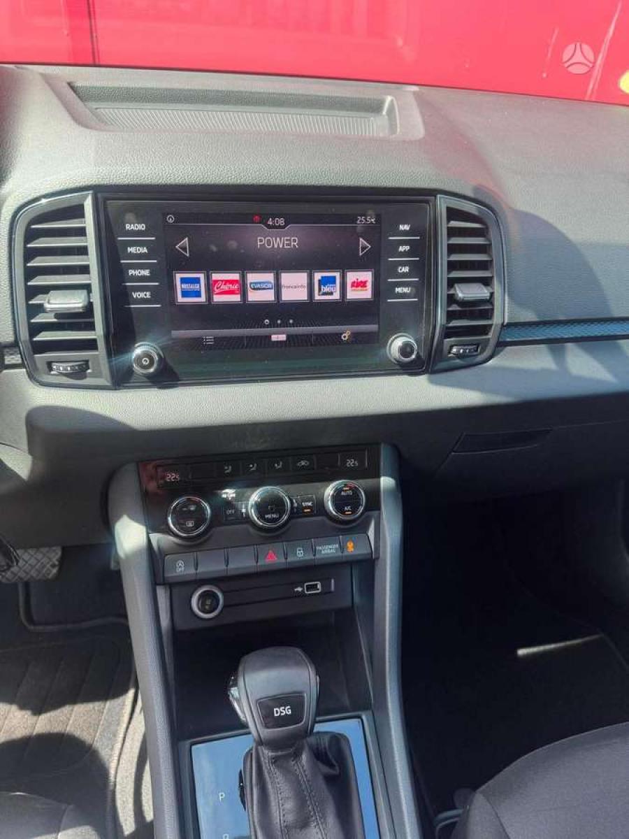 White Skoda Karoq 2018 in Kaunas, with an engine capacity of 1.60 L and mileage of 240 thousand km for 11300 €, photo 7 on AUTOMOTO.COM.LV