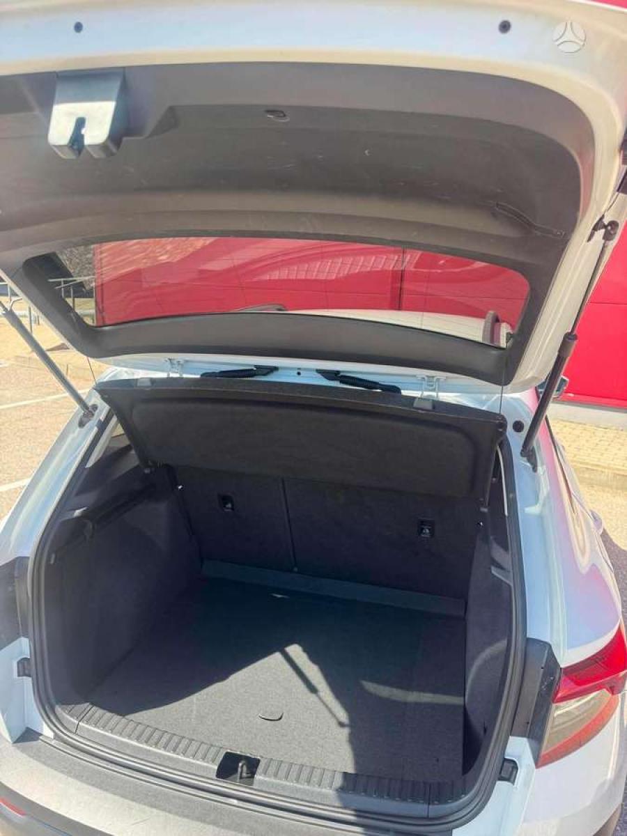 White Skoda Karoq 2018 in Kaunas, with an engine capacity of 1.60 L and mileage of 240 thousand km for 11300 €, photo 9 on AUTOMOTO.COM.LV