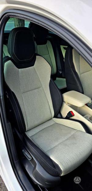 White Skoda Karoq 2018 in Vilnius, with an engine capacity of 1.50 L and mileage of 158 thousand km for 16800 €, photo 14 on AUTOMOTO.COM.LV