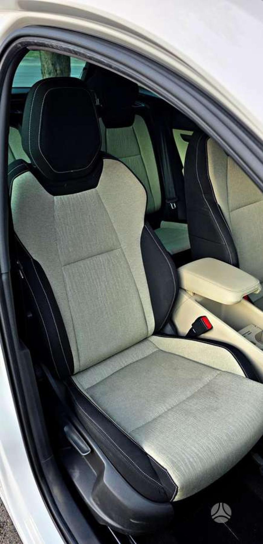 White Skoda Karoq 2018 in Vilnius, with an engine capacity of 1.50 L and mileage of 158 thousand km for 16800 €, photo 14 on AUTOMOTO.COM.LV
