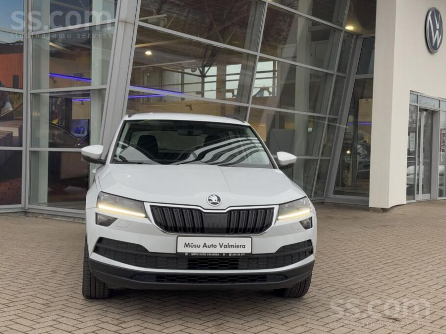 White Skoda Karoq 2019 in Valmiera, with an engine capacity of 1.60 L and mileage of 145 thousand km for 17300 €, photo 2 on AUTOMOTO.COM.LV