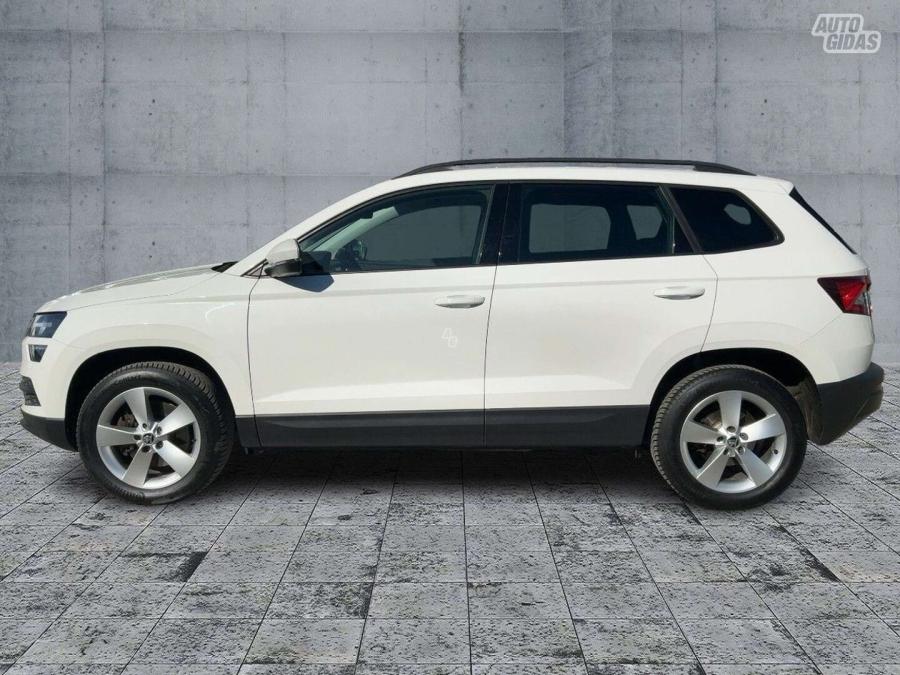 White Skoda Karoq 2019 in Kaunas, with an engine capacity of 2.00 L and mileage of 87 thousand km for 22694 €, photo 4 on AUTOMOTO.COM.LV