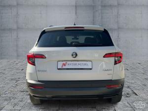 White Skoda Karoq 2019 in Kaunas, with an engine capacity of 2.00 L and mileage of 87 thousand km for 22694 €, photo 5 on AUTOMOTO.COM.LV