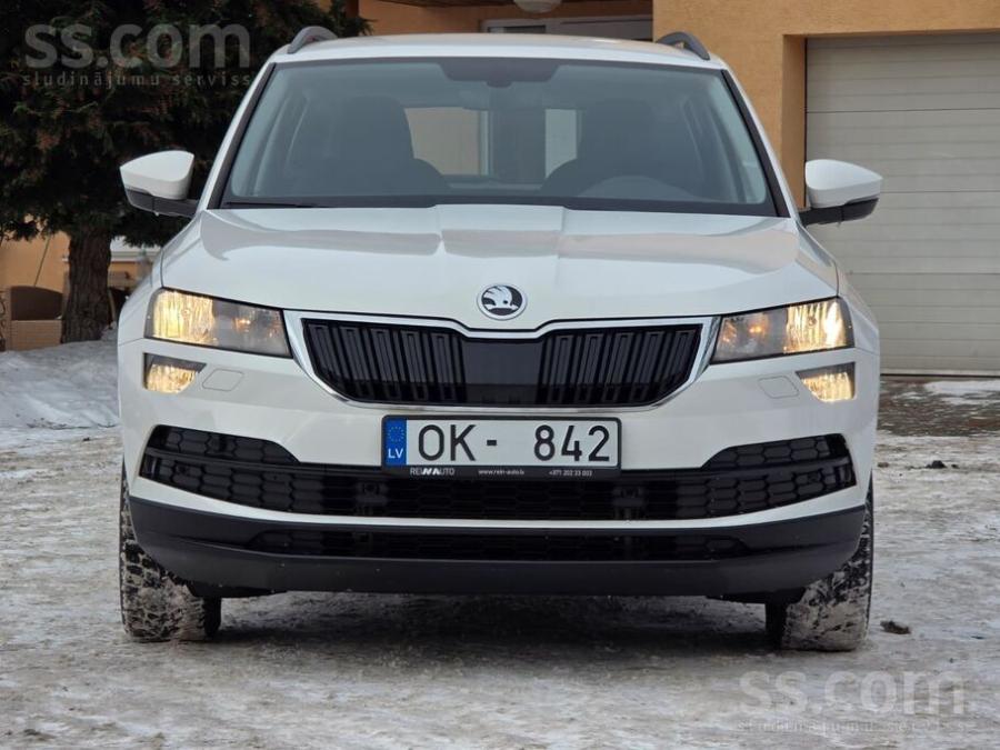 White Skoda Karoq 2019 in Riga, with an engine capacity of 2.00 L and mileage of 0 thousand km for 13950 €, photo 8 on AUTOMOTO.COM.LV