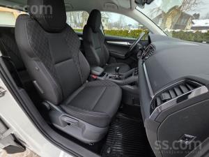 White Skoda Karoq 2019 in Riga, with an engine capacity of 2.00 L and mileage of 0 thousand km for 13950 €, photo 19 on AUTOMOTO.COM.LV