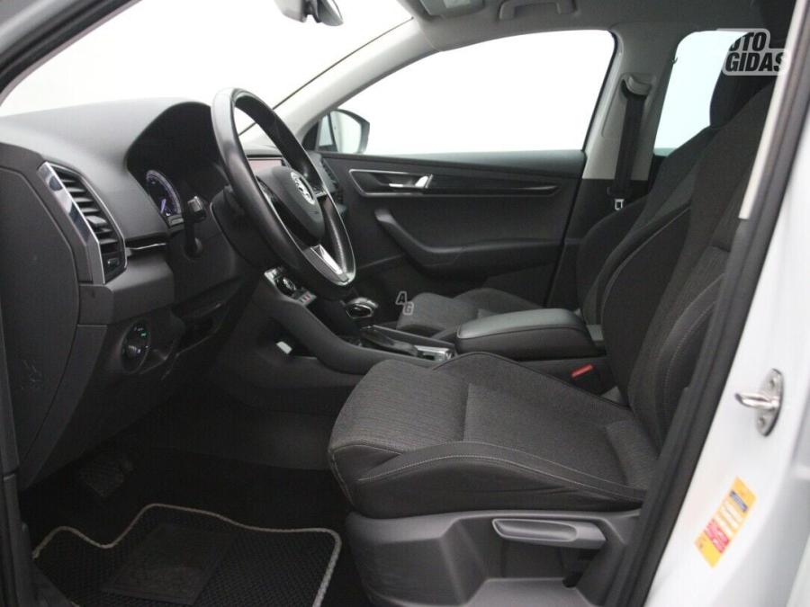 White Skoda Karoq 2019 in Vilnius, with an engine capacity of 2.00 L and mileage of 188 thousand km for 17499 €, photo 4 on AUTOMOTO.COM.LV