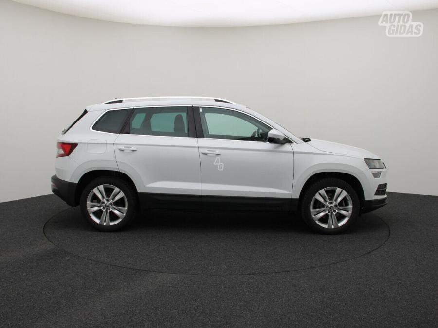 White Skoda Karoq 2019 in Vilnius, with an engine capacity of 2.00 L and mileage of 188 thousand km for 17499 €, photo 9 on AUTOMOTO.COM.LV