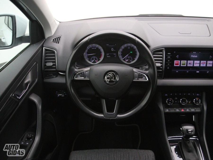 White Skoda Karoq 2019 in Vilnius, with an engine capacity of 2.00 L and mileage of 188 thousand km for 17499 €, photo 17 on AUTOMOTO.COM.LV