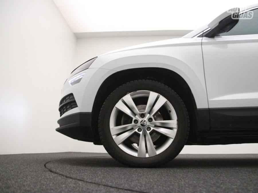 White Skoda Karoq 2019 in Vilnius, with an engine capacity of 2.00 L and mileage of 188 thousand km for 17499 €, photo 28 on AUTOMOTO.COM.LV
