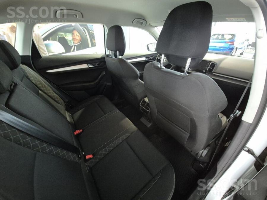 Balts Skoda Karoq 2019 Liepāja, ar dzinēja tilpumu 1.00 L un nobraukumu 67 tūkst. km par 15990 €, foto 10 vietnē AUTOMOTO.COM.LV