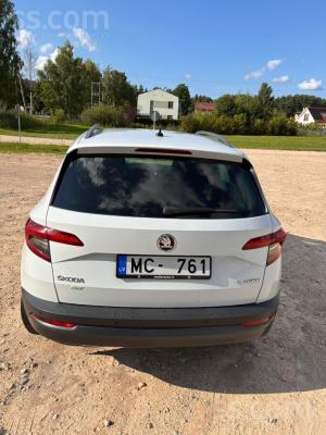 White Skoda Karoq 2019 in Riga, with an engine capacity of 1.60 L and mileage of 188 thousand km for 14500 €, photo 3 on AUTOMOTO.COM.LV