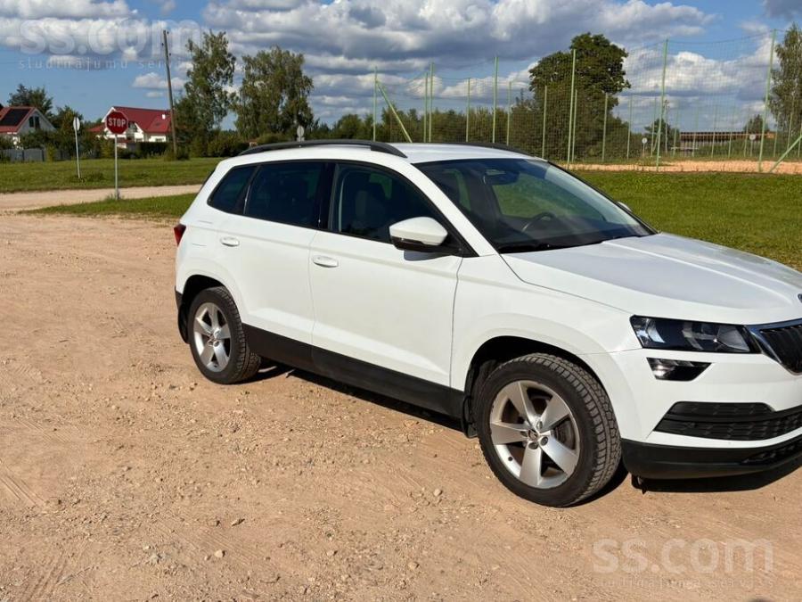 White Skoda Karoq 2019 in Riga, with an engine capacity of 1.60 L and mileage of 188 thousand km for 14500 €, photo 5 on AUTOMOTO.COM.LV