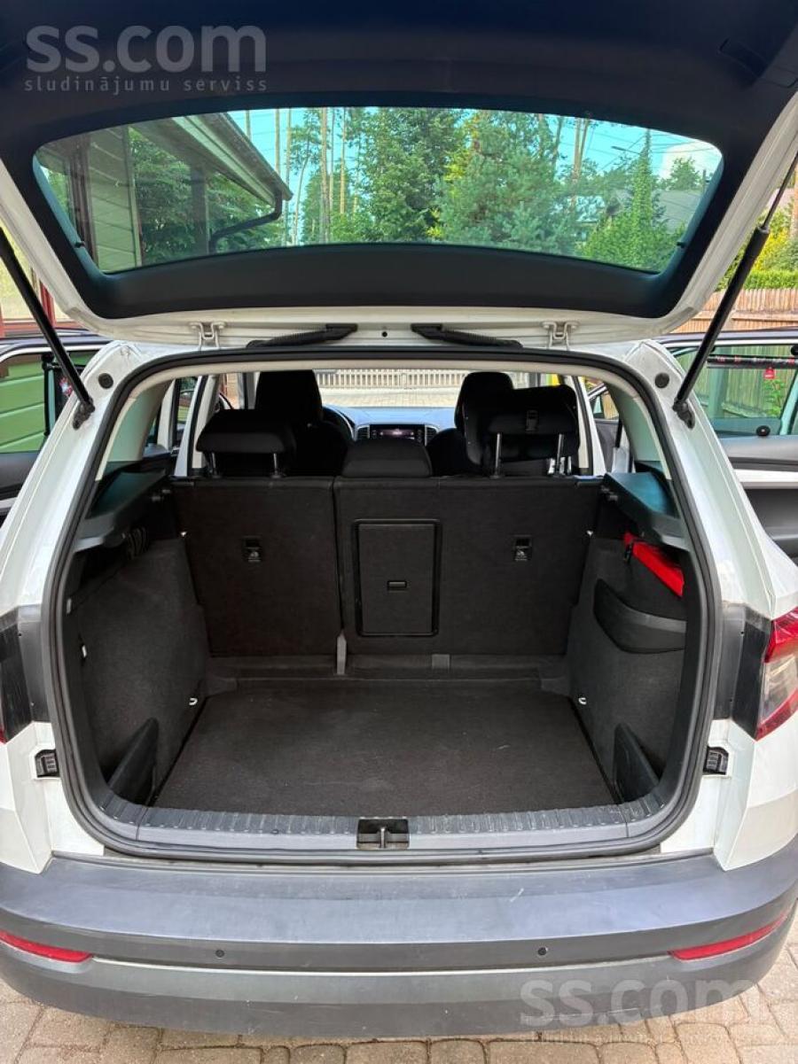 White Skoda Karoq 2019 in Riga, with an engine capacity of 1.60 L and mileage of 188 thousand km for 14500 €, photo 7 on AUTOMOTO.COM.LV