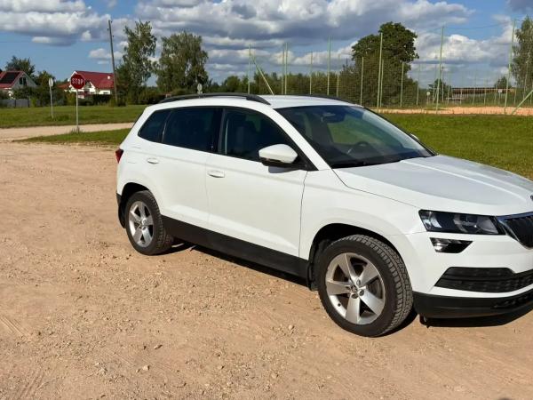 Skoda Karoq 2019 in Riga on AUTOMOTO.COM.LV White Skoda Karoq 2019 in Riga, with an engine capacity of 1.60 L and mileage of 190 thousand km for 14000 €, photo 4 on AUTOMOTO.COM.LV