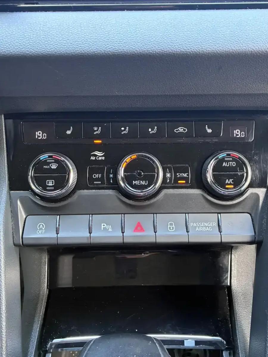 Balts Skoda Karoq 2019 Rīga, ar dzinēja tilpumu 1.60 L un nobraukumu 190 tūkst. km par 14000 €, foto 6 vietnē AUTOMOTO.COM.LV