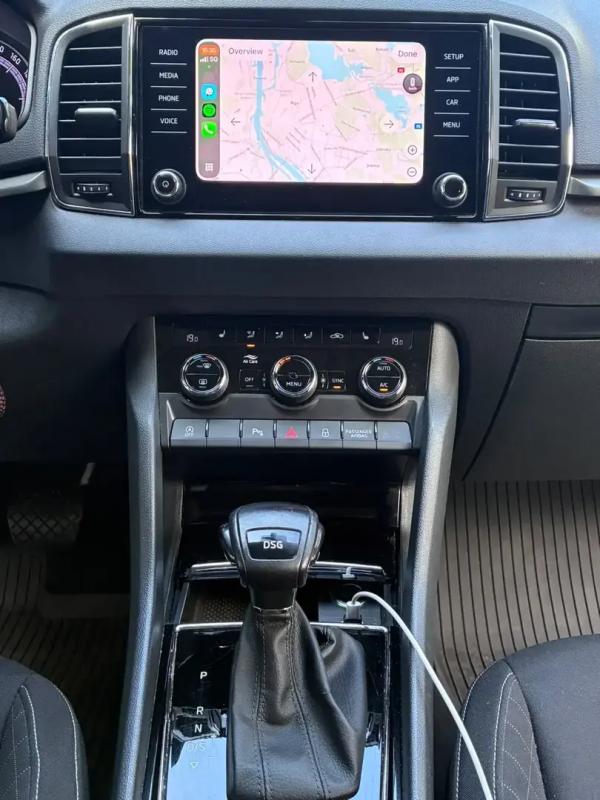 Skoda Karoq 2019 in Riga on AUTOMOTO.COM.LV White Skoda Karoq 2019 in Riga, with an engine capacity of 1.60 L and mileage of 190 thousand km for 14000 €, photo 7 on AUTOMOTO.COM.LV
