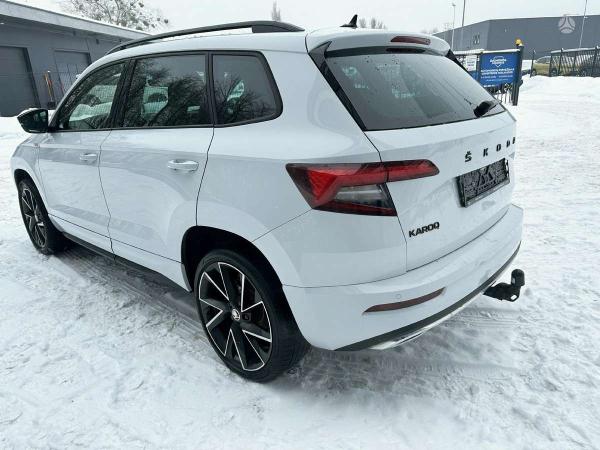 White Skoda Karoq 2020 in Kaunas, with an engine capacity of 1.50 L and mileage of 213 thousand km for 17200 €, photo 4 on AUTOMOTO.COM.LV
