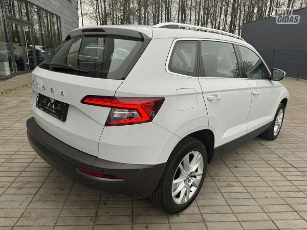 White Skoda Karoq 2020 in Kaunas, with an engine capacity of 1.00 L and mileage of 188 thousand km for 12900 €, photo 4 on AUTOMOTO.COM.LV