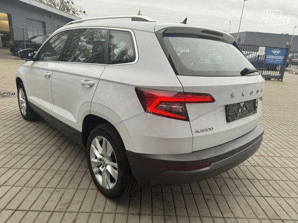 White Skoda Karoq 2020 in Kaunas, with an engine capacity of 1.00 L and mileage of 188 thousand km for 12900 €, photo 5 on AUTOMOTO.COM.LV