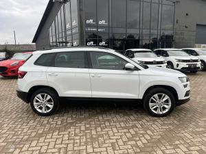 Белый Шкода Karoq 2020 в Таураге, объемом двигателя 1.60 л и пробегом 271 тыс. км за 11900 €, фото 3 на AUTOMOTO.COM.LV