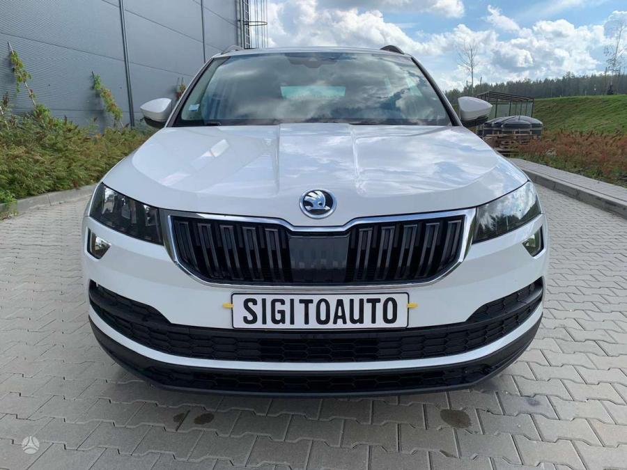 White Skoda Karoq 2020 in Vilnius, with an engine capacity of 1.60 L and mileage of 176 thousand km for 11616 €, photo 1 on AUTOMOTO.COM.LV