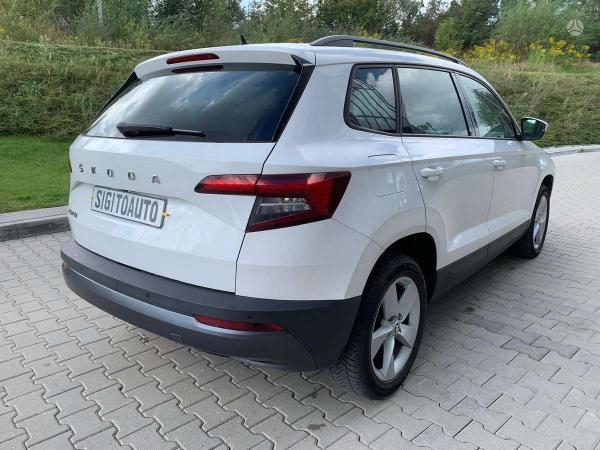 Skoda Karoq 2020 in Vilnius on AUTOMOTO.COM.LV White Skoda Karoq 2020 in Vilnius, with an engine capacity of 1.60 L and mileage of 176 thousand km for 11616 €, photo 4 on AUTOMOTO.COM.LV