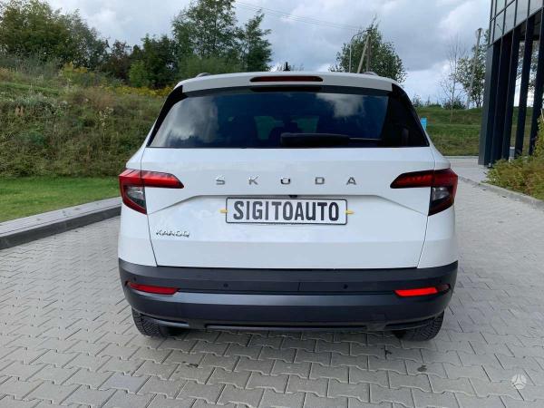 Skoda Karoq 2020 in Vilnius on AUTOMOTO.COM.LV White Skoda Karoq 2020 in Vilnius, with an engine capacity of 1.60 L and mileage of 176 thousand km for 11616 €, photo 7 on AUTOMOTO.COM.LV