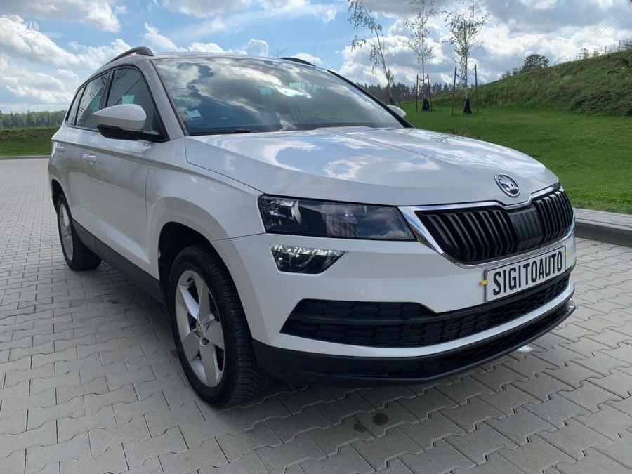 White Skoda Karoq 2020 in Vilnius, with an engine capacity of 1.60 L and mileage of 176 thousand km for 11616 €, photo 8 on AUTOMOTO.COM.LV