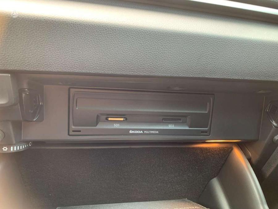 White Skoda Karoq 2020 in Vilnius, with an engine capacity of 1.60 L and mileage of 176 thousand km for 11616 €, photo 10 on AUTOMOTO.COM.LV